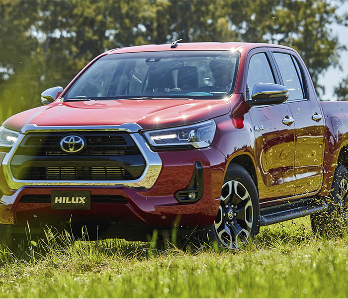 Brum // Toyota Hilux 4X2 DC DX 2.4 TDI 6 MT